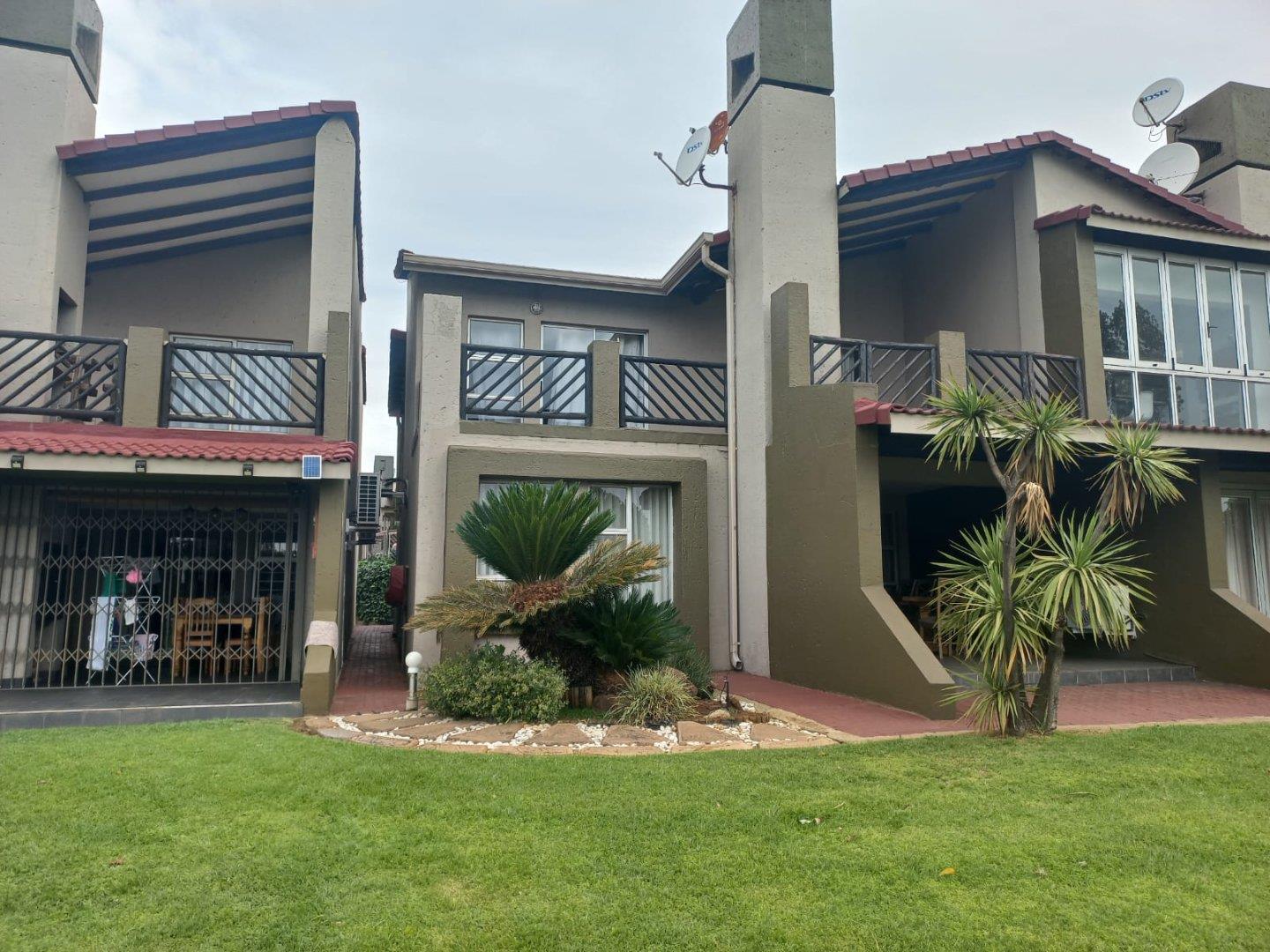 2 Bedroom Apartment / flat for sale in Clavadel River Lodge - P24-115593156