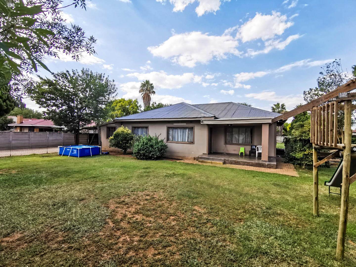 5 Bedroom House for sale in Meiringspark - P24-115594576