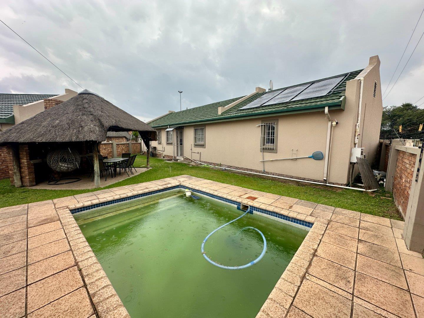 3 Bedroom House for sale in Dalpark Ext 1 - P24-115594731