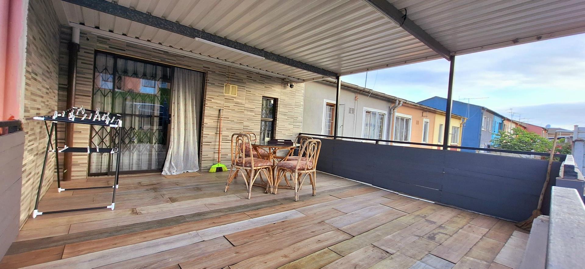 2 Bedroom House for sale in Northcroft - P24-115600980