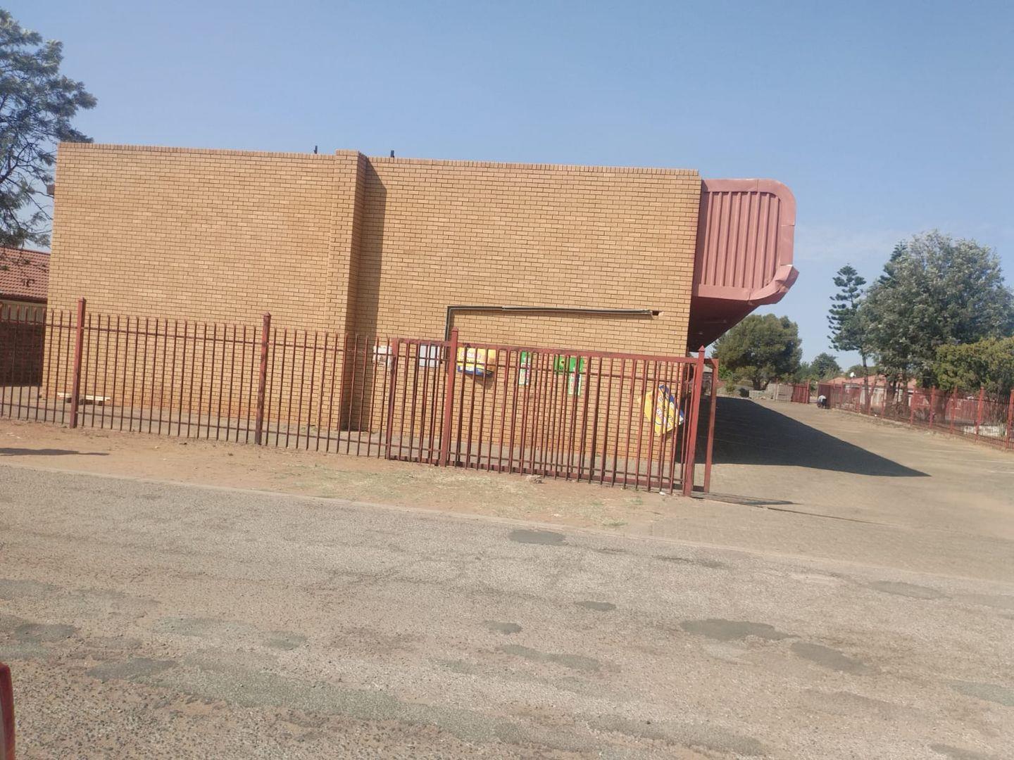 Commercial property for sale in Mogwase - P24-115607217