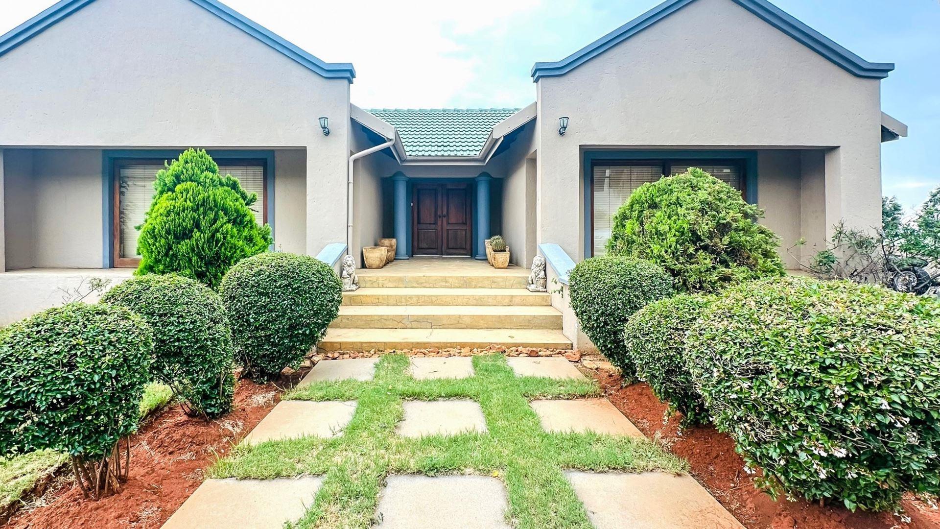 2 Bedroom House for sale in Kosmos Ridge - P24-115629437