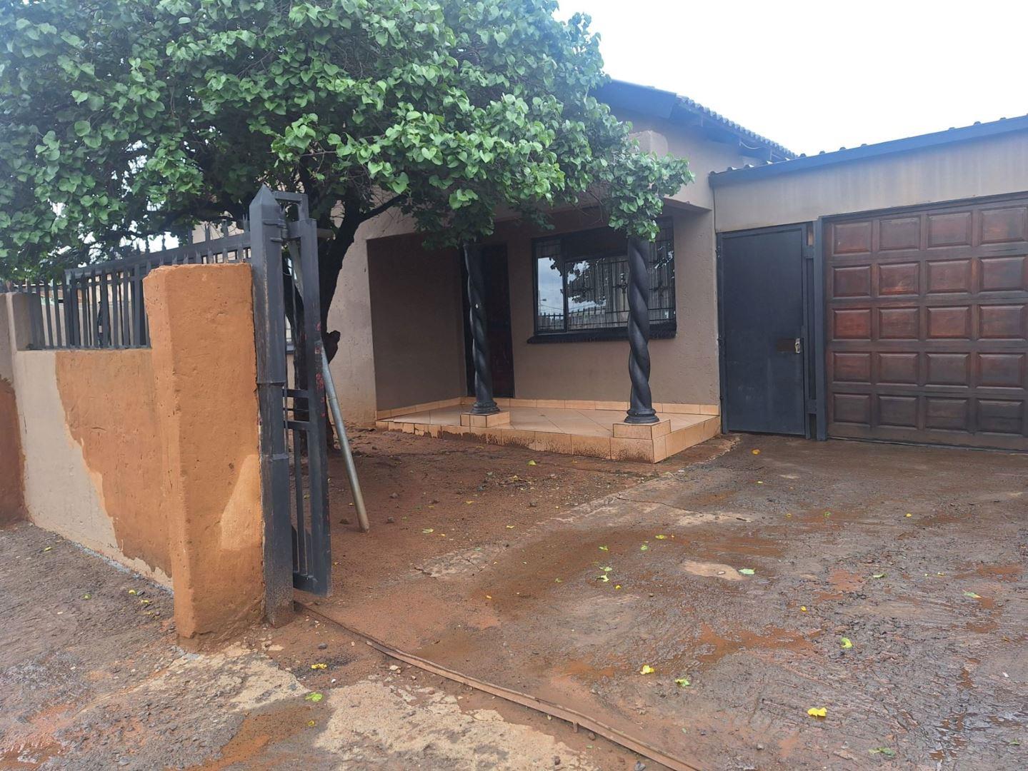 3 Bedroom House for sale in Mamelodi - 15 Mohware Street - P24-115638519