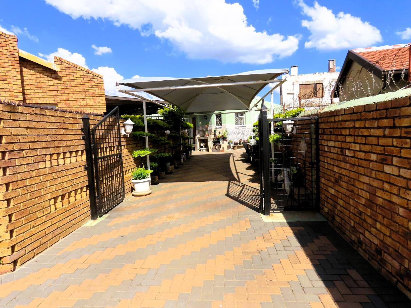 2 Bedroom House for sale in Eersterust - P24-115648603