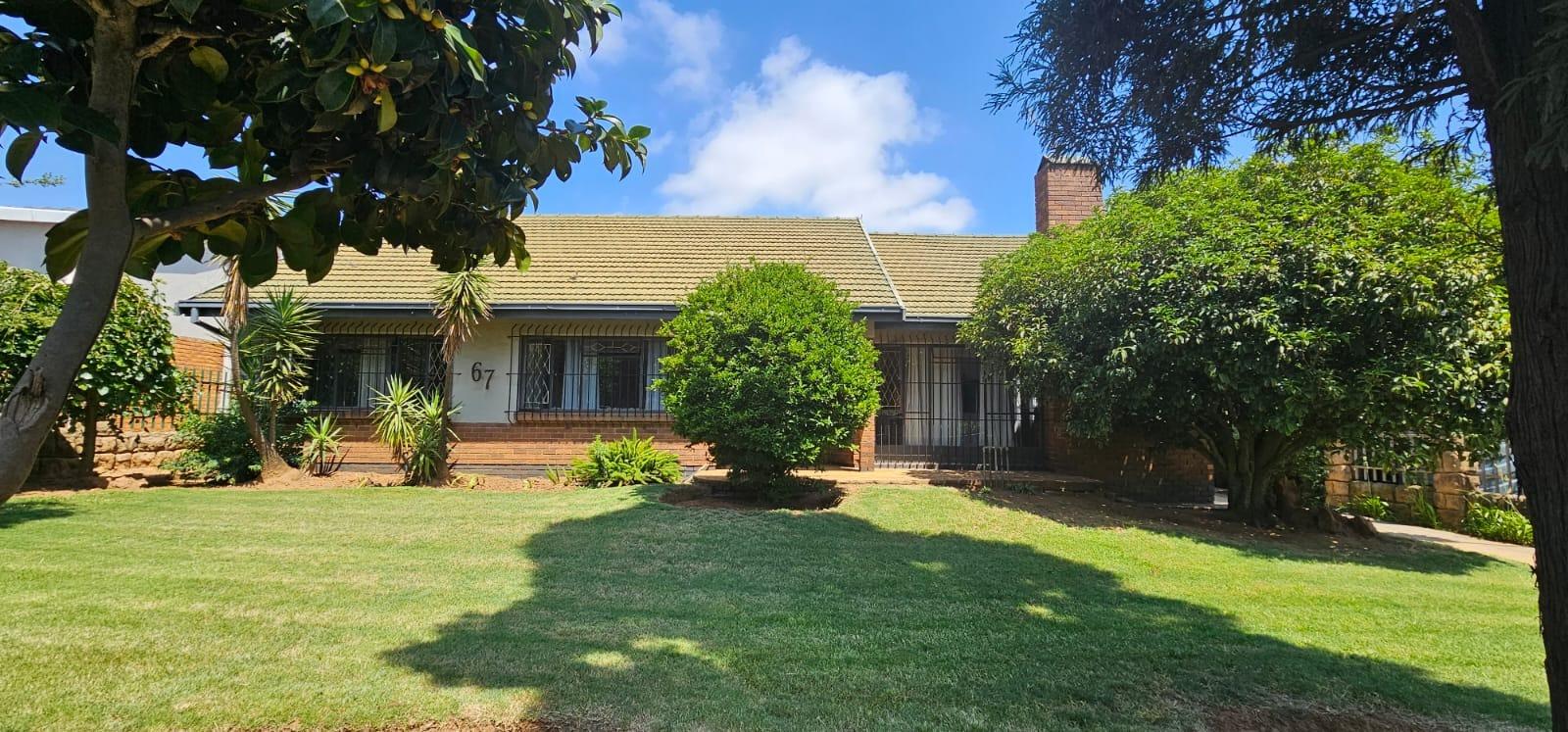 3 Bedroom House for sale in Robertsham - P24-115652190