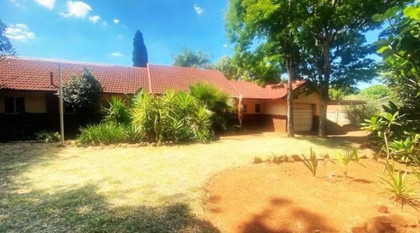 4 Bedroom House for sale in Garsfontein - P24-115652505