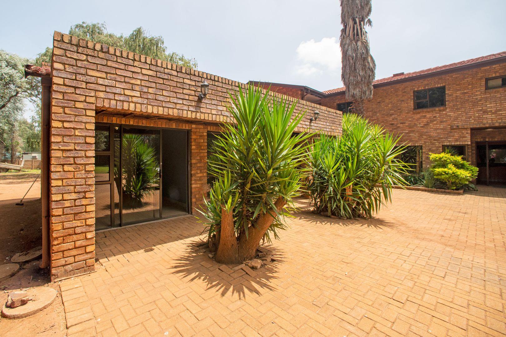 31 Bedroom House for sale in Benoni AH - P24-115653919