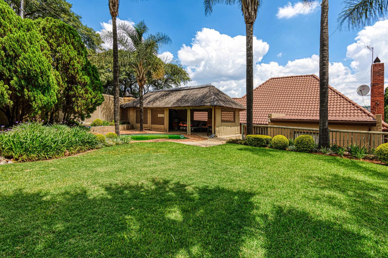 3 Bedroom House for sale in Mondeor - P24-115662012