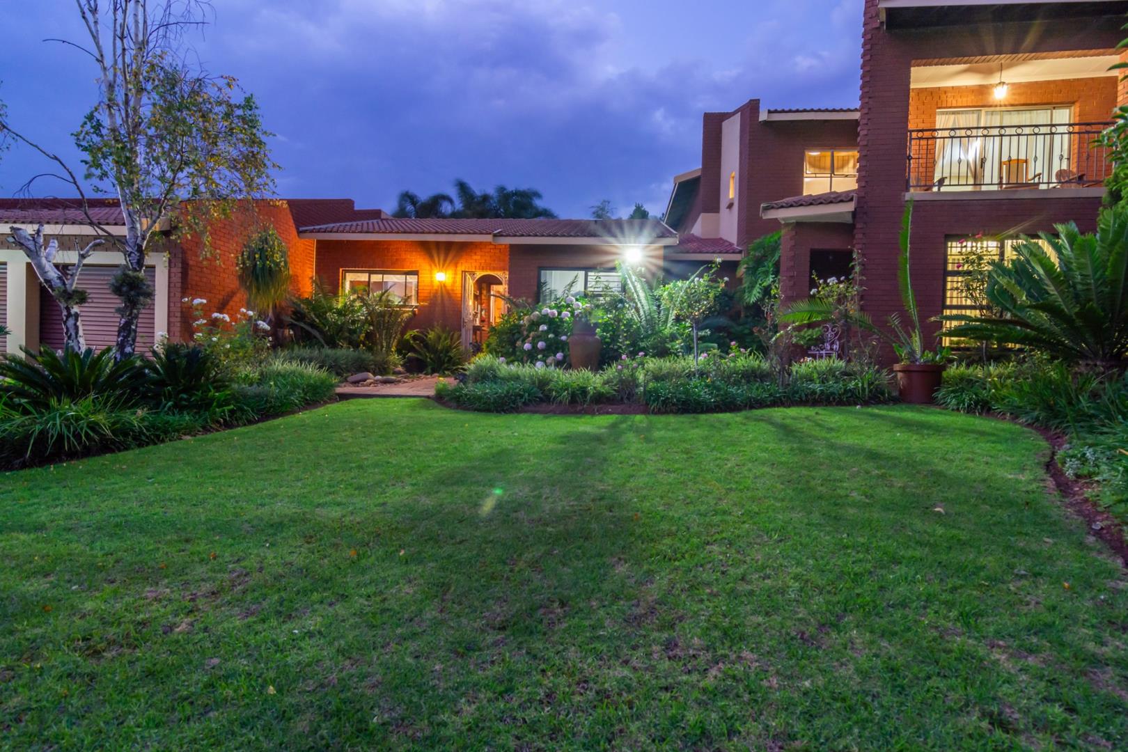 5 Bedroom House for sale in Roodekrans - P24-115663209