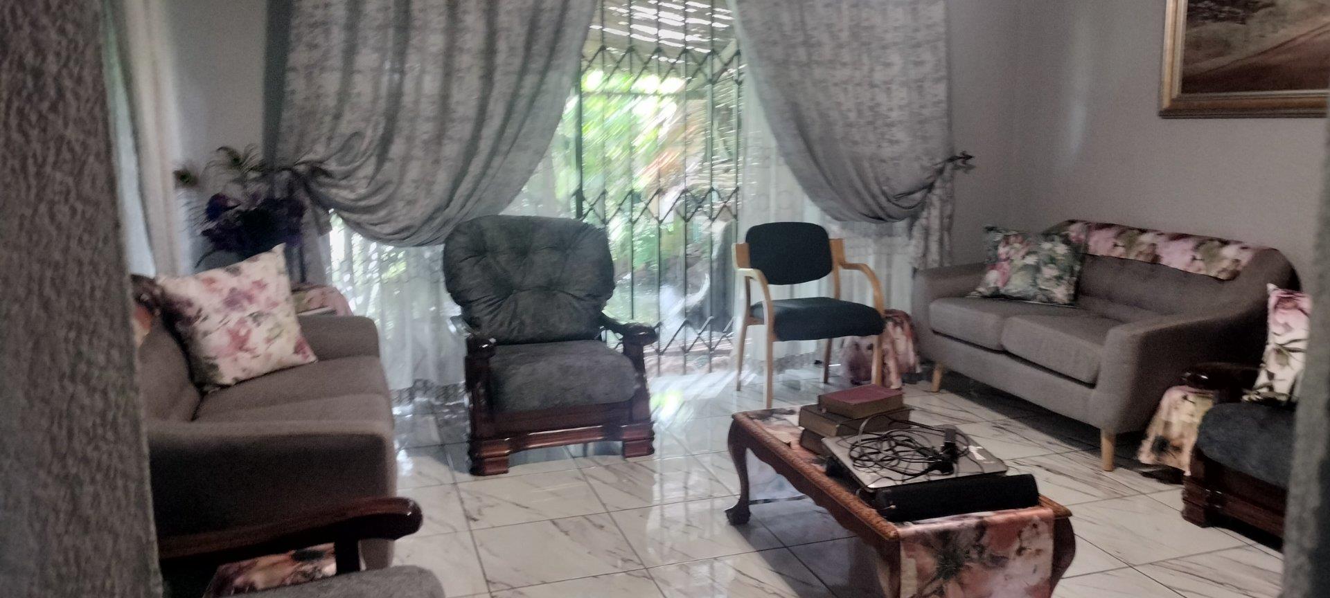 House to rent in Die Heuwel Ext 1 - P24-115671445