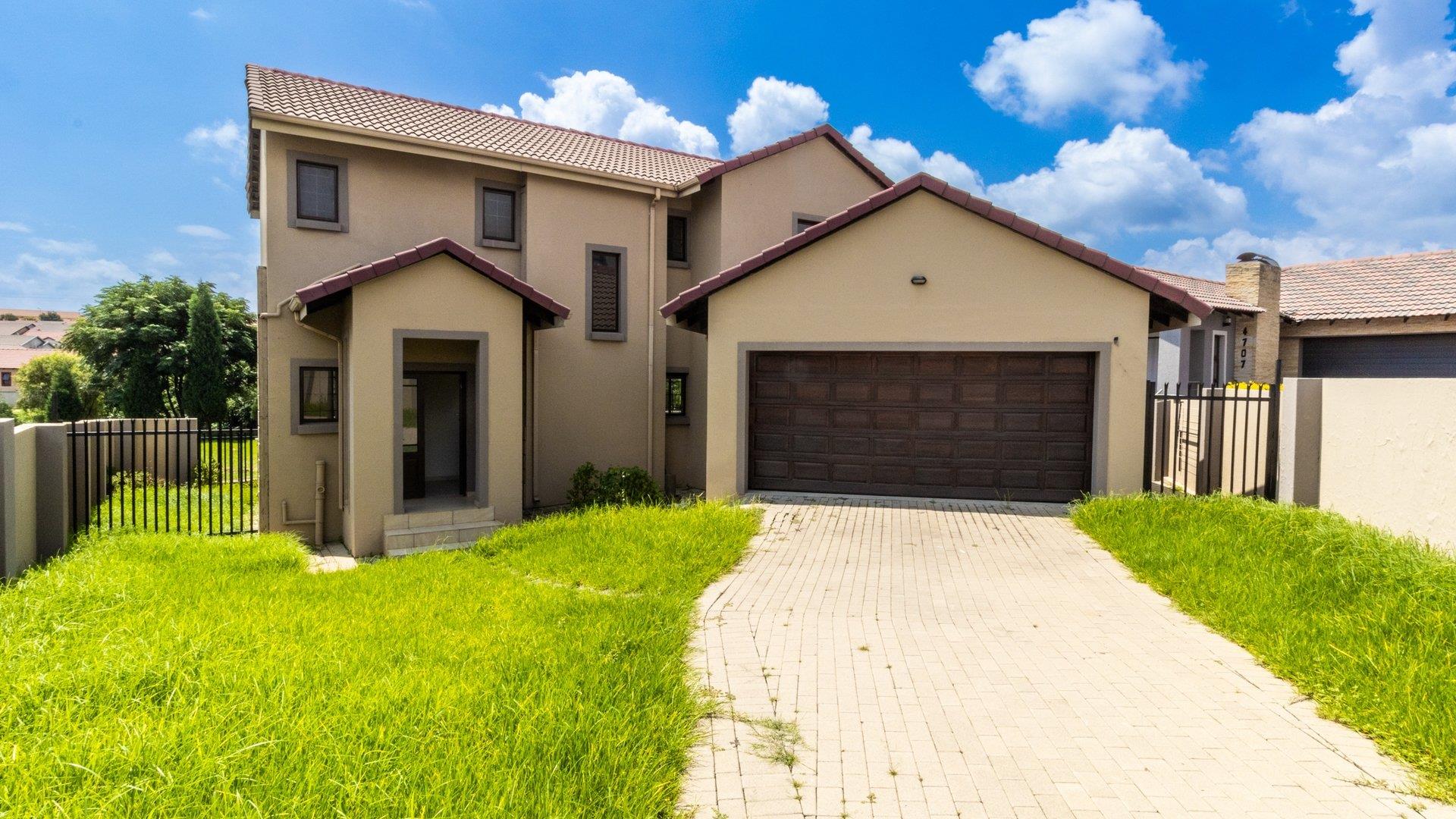 4 Bedroom House for sale in Kosmosdal - P24-115642607