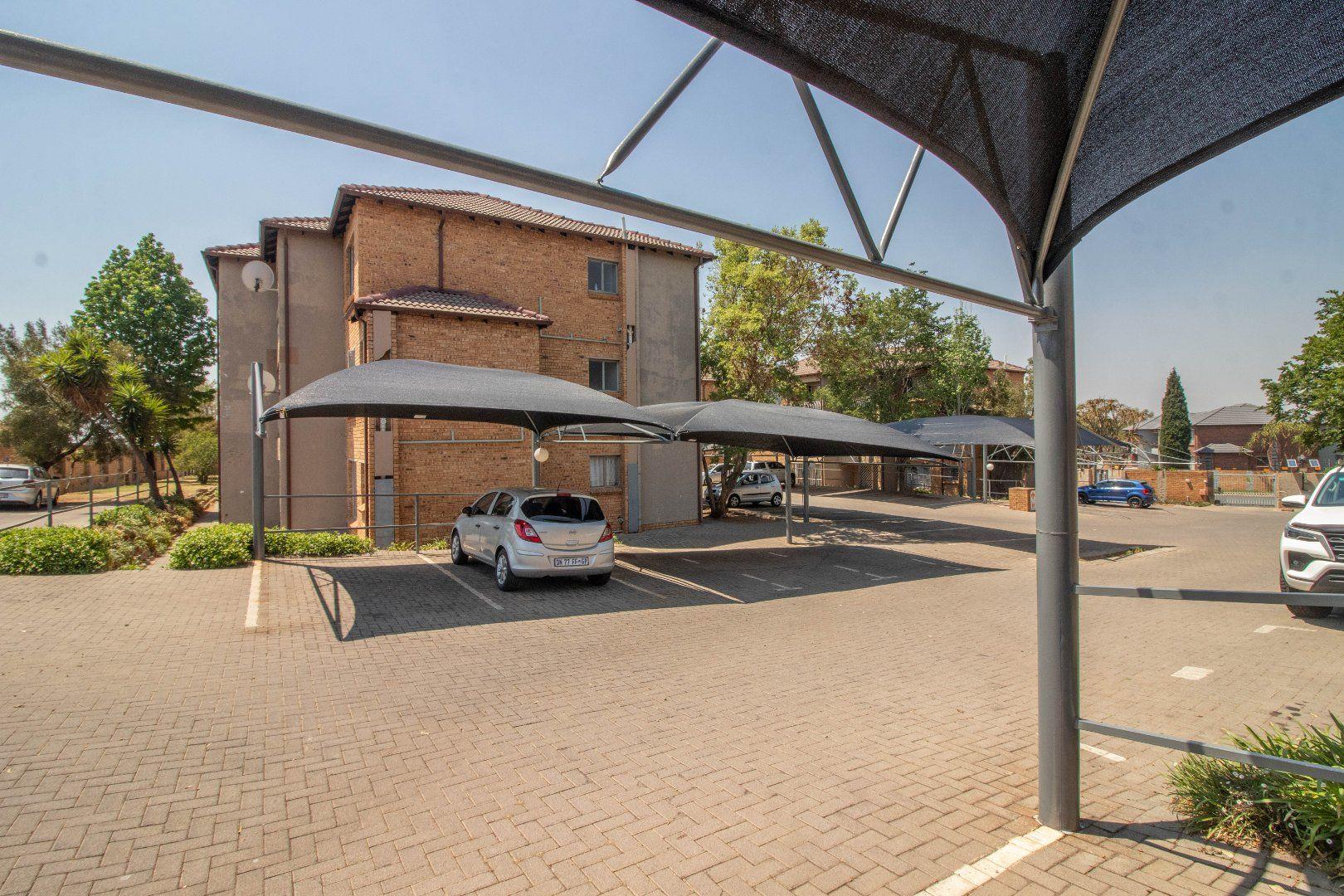 2 Bedroom Apartment / flat for sale in Birchleigh - P24-115678876