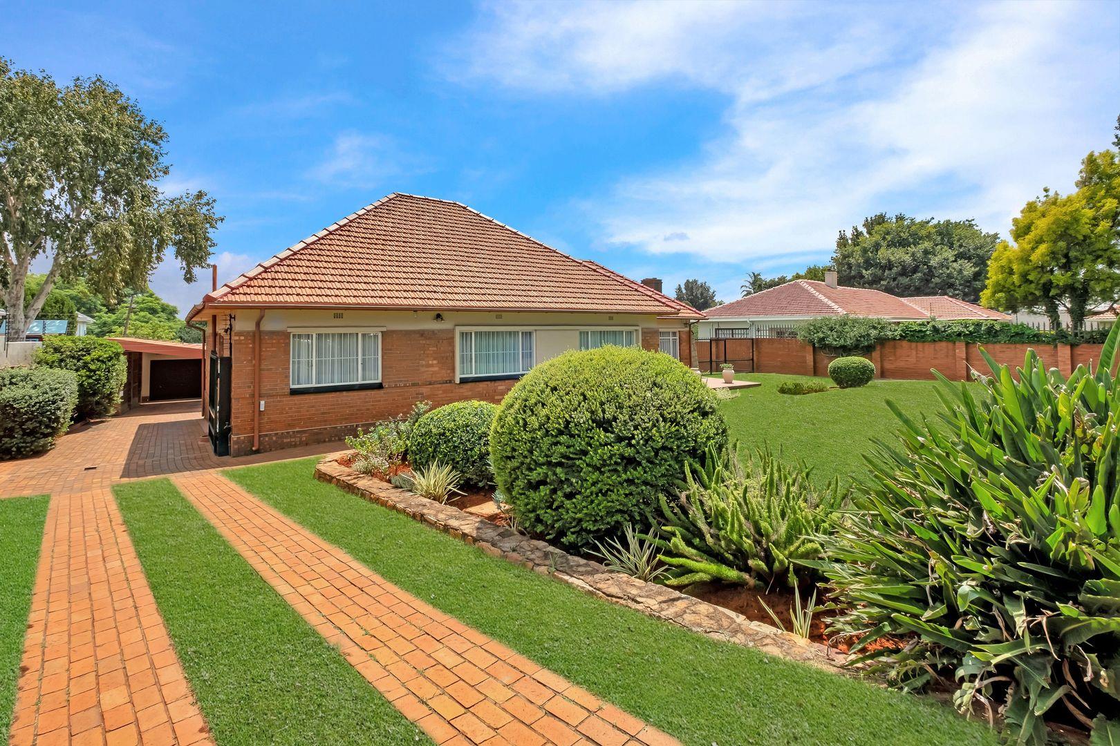 3 Bedroom House for sale in Emmarentia - P24-115683769