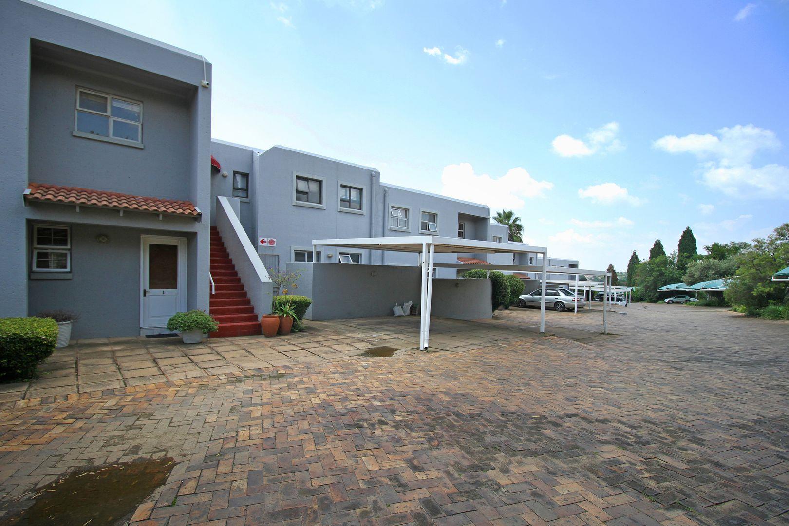 2 Bedroom Apartment / flat for sale in Fourways Gardens - P24-115691878