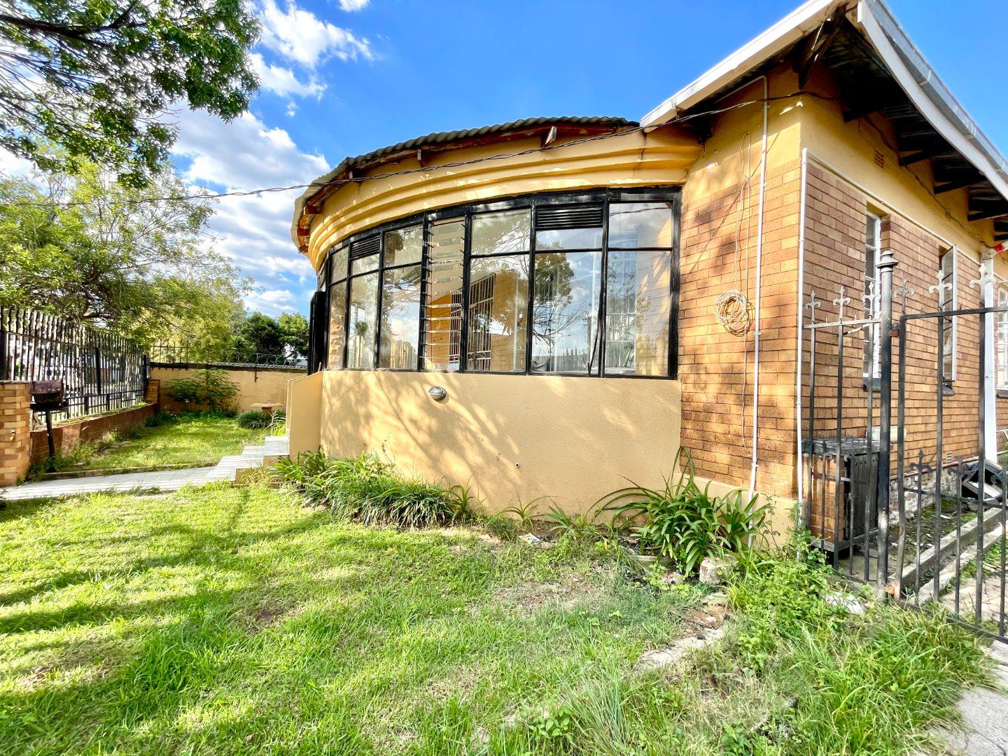 4 Bedroom House for sale in Rosettenville - 26 Main Street - P24-115697556