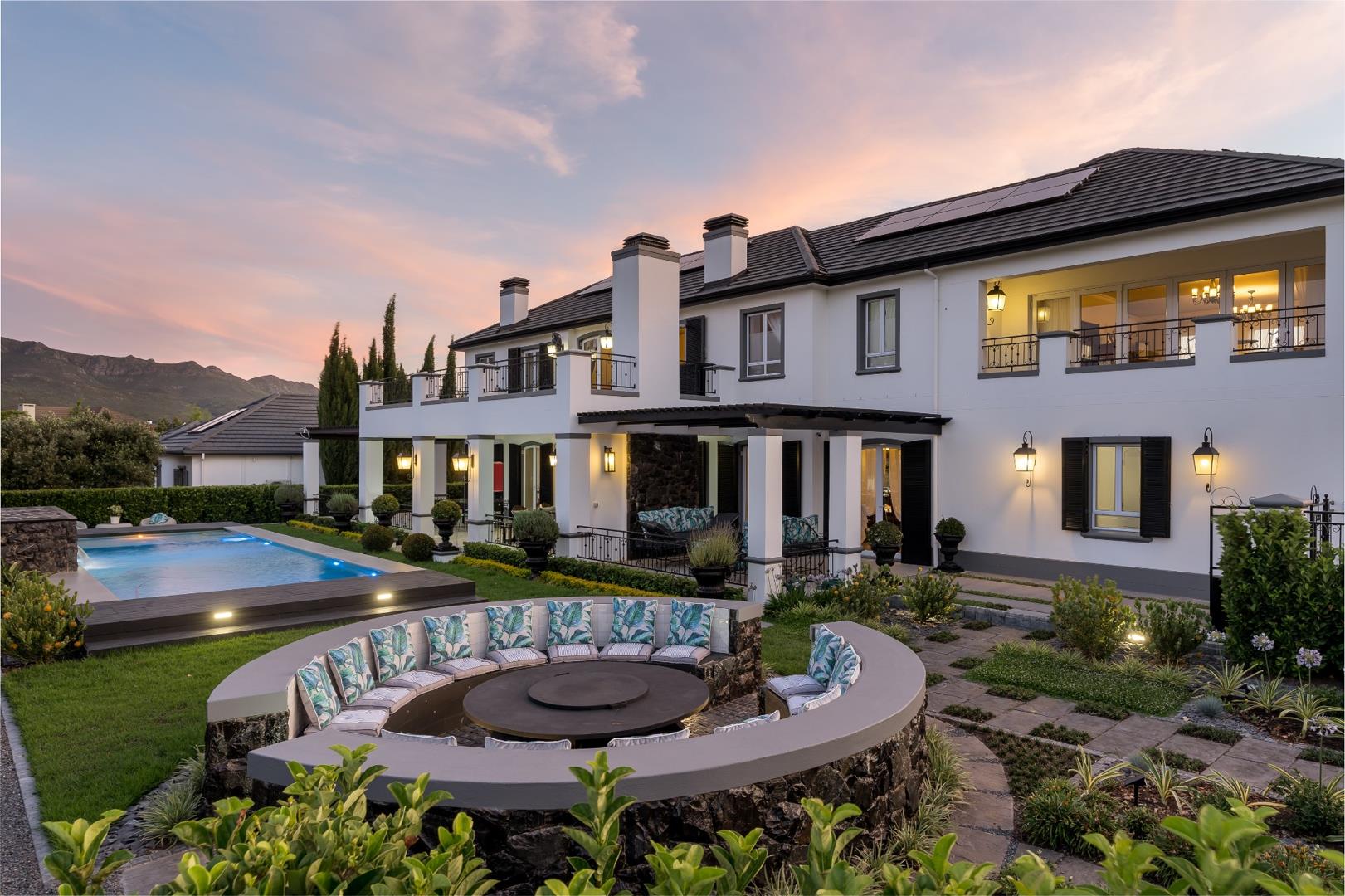 4 Bedroom House for sale in Val de Vie Estate - P24-115705960