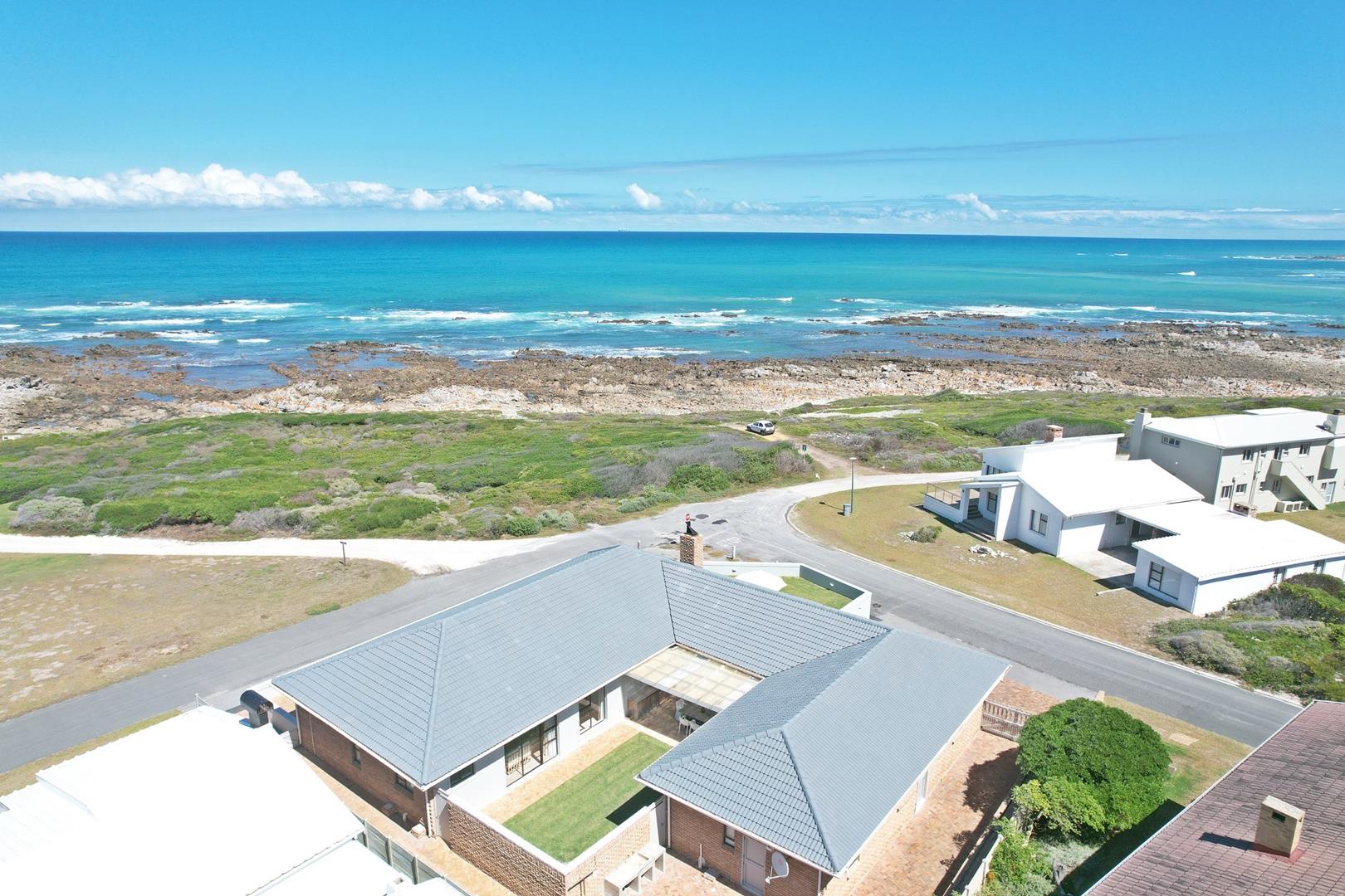 5 Bedroom House for sale in Agulhas - 2 C/o George & Neethling Street ...