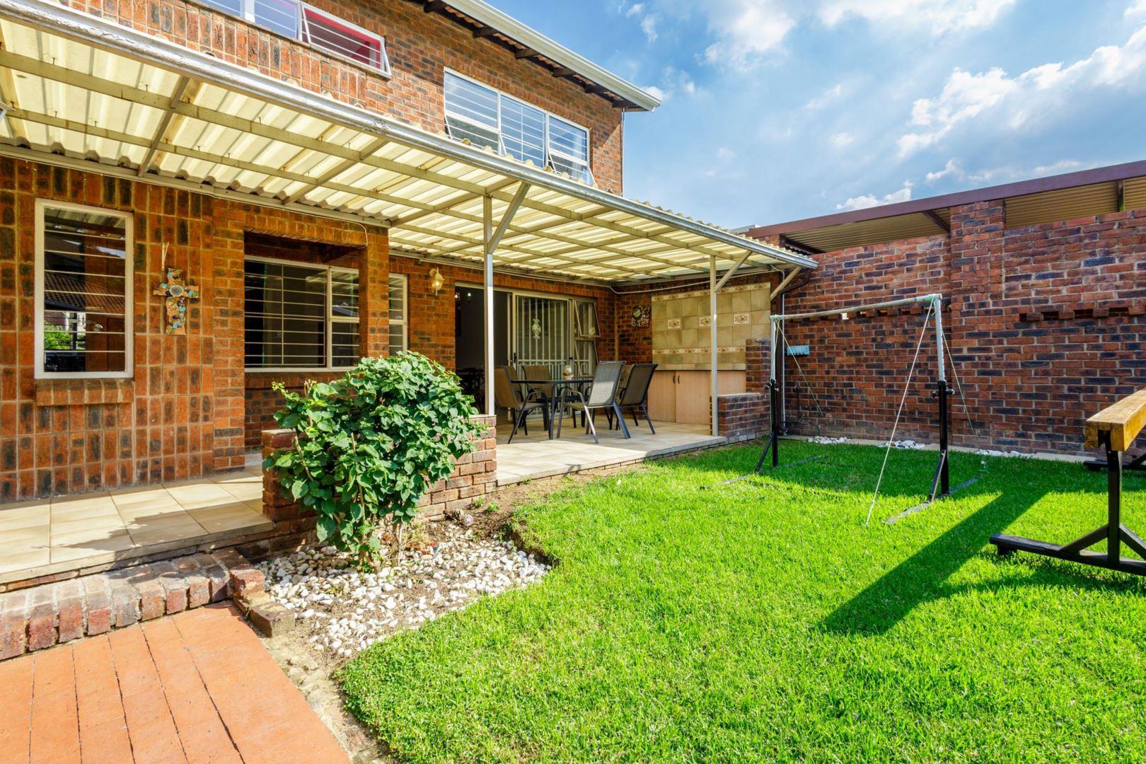 4 Bedroom Townhouse for sale in St Andrews - P24-115711924