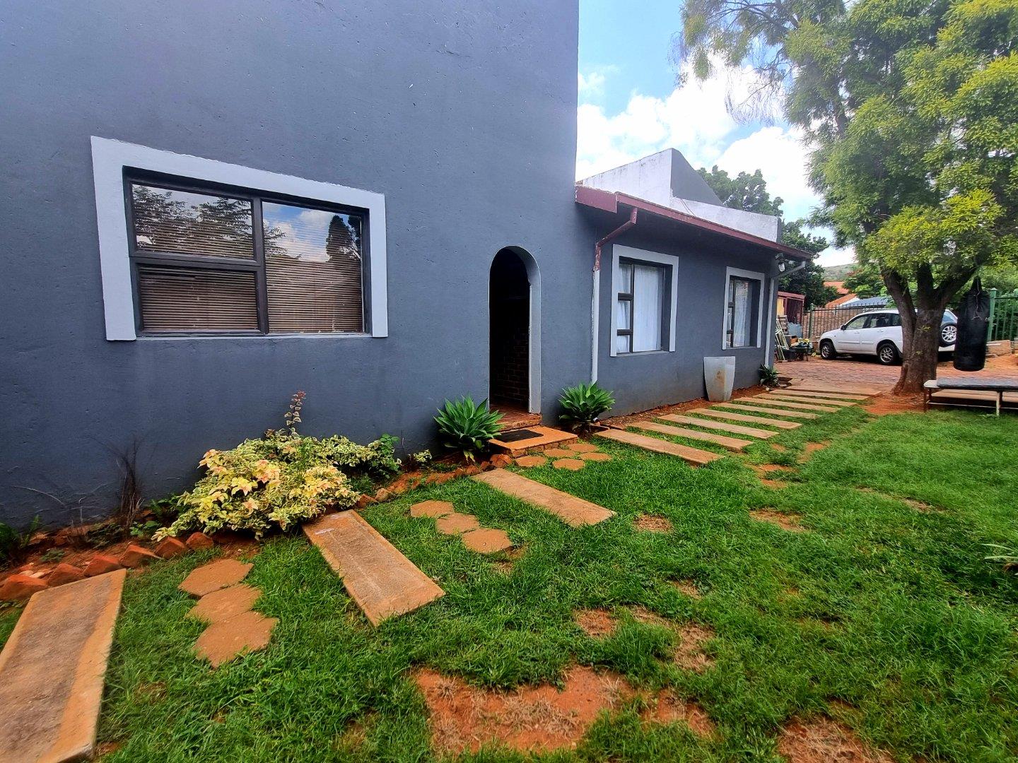 3 Bedroom House for sale in Amandasig - P24-115713461