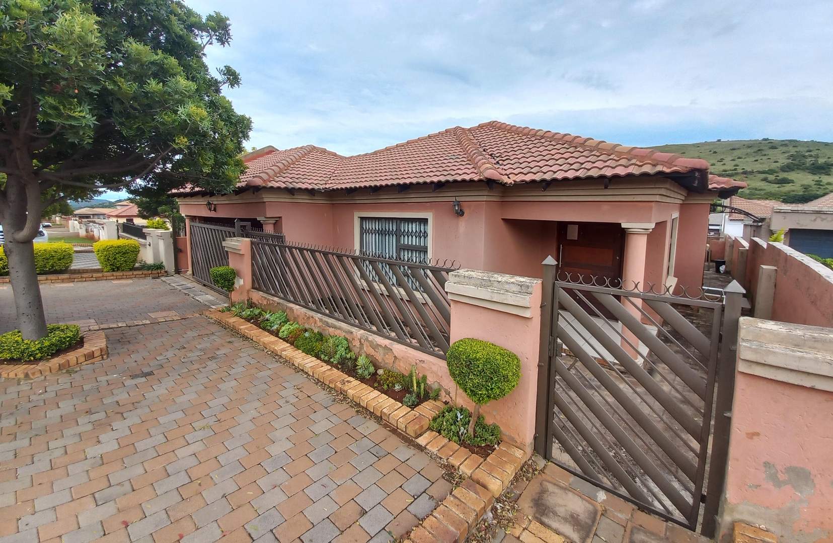 4 Bedroom House for sale in Atteridgeville - P24-115729560
