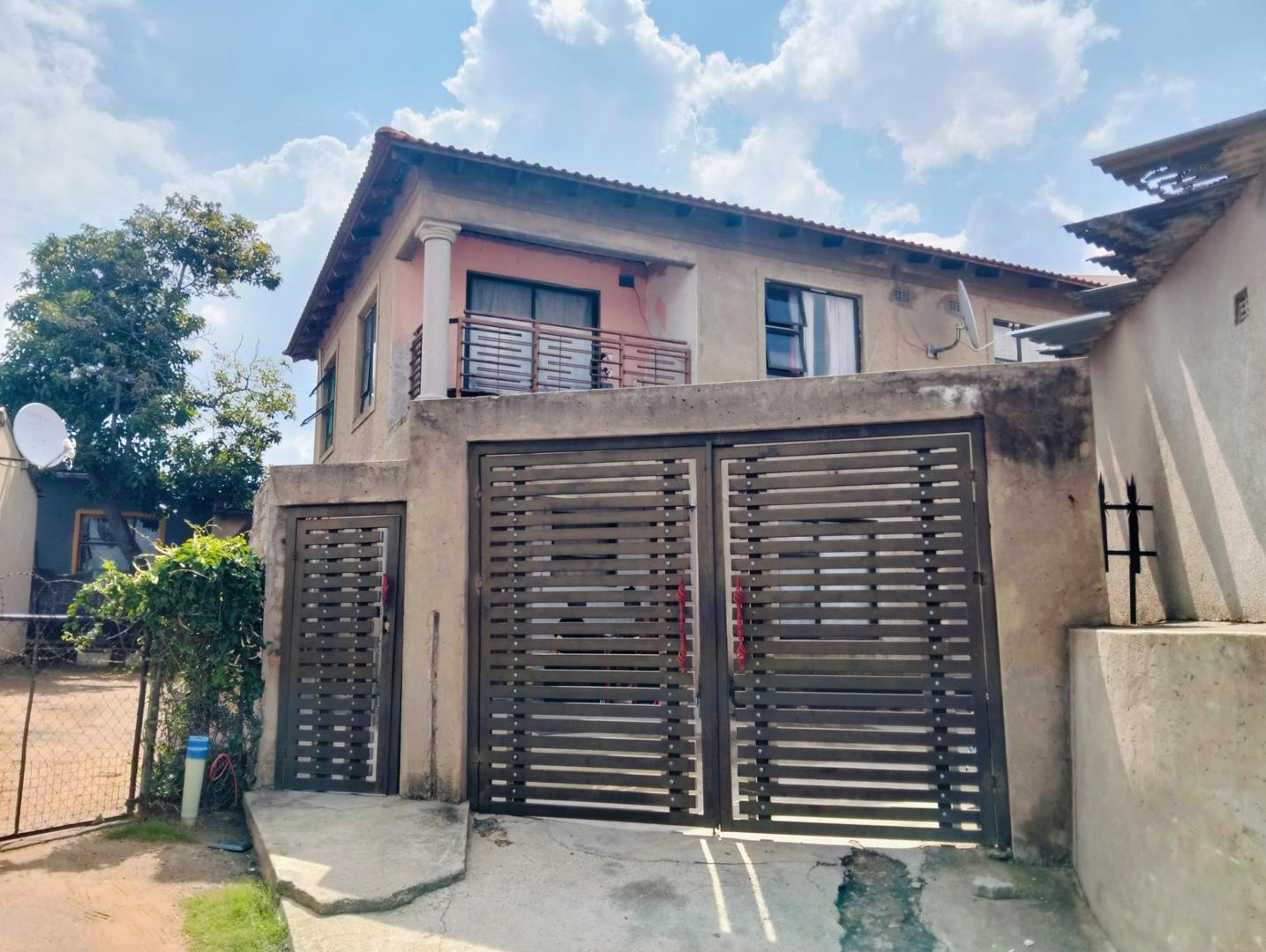 20 Bedroom House for sale in Phomolong - 1389 Angelfish Street - P24 ...