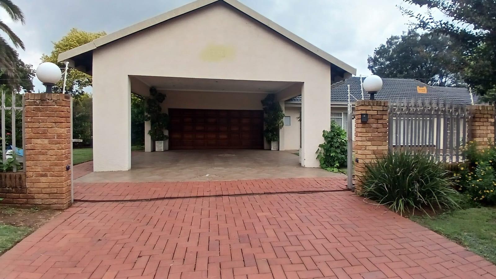 3 Bedroom House for sale in Nigel Ext 2 - P24-115747398