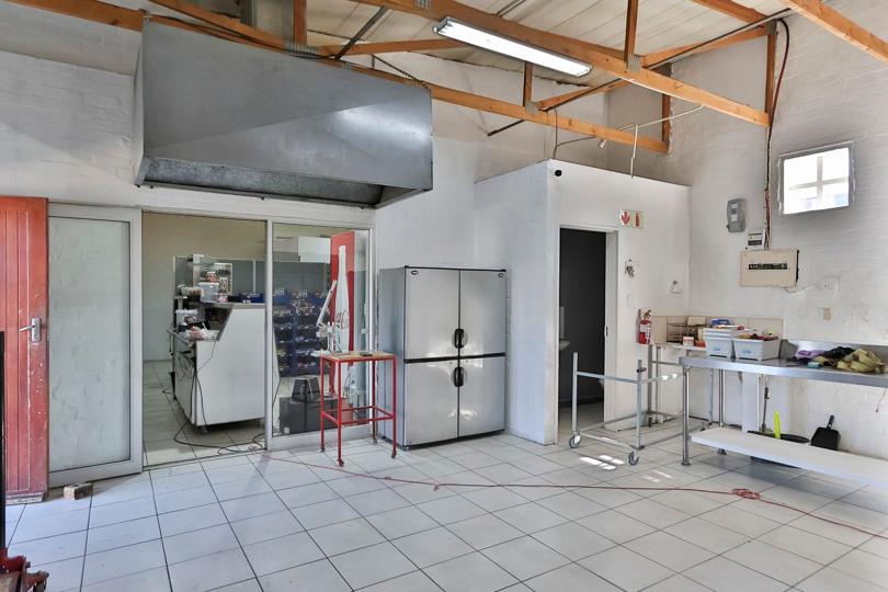 Industrial property for sale in Somerset West Business Park - P24-115754028