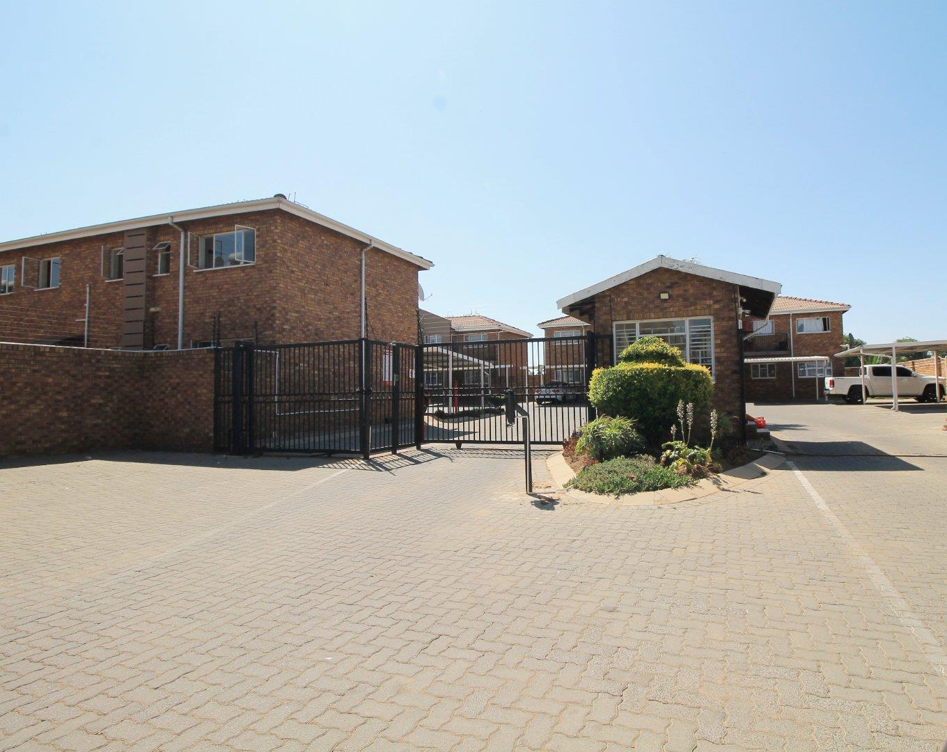 3 Bedroom Apartment / flat for sale in Dalpark Ext 11 - P24-115762340