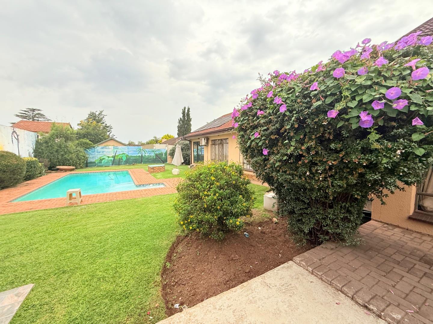 4 Bedroom House for sale in Vanderbijlpark SE 7 - P24-115780994