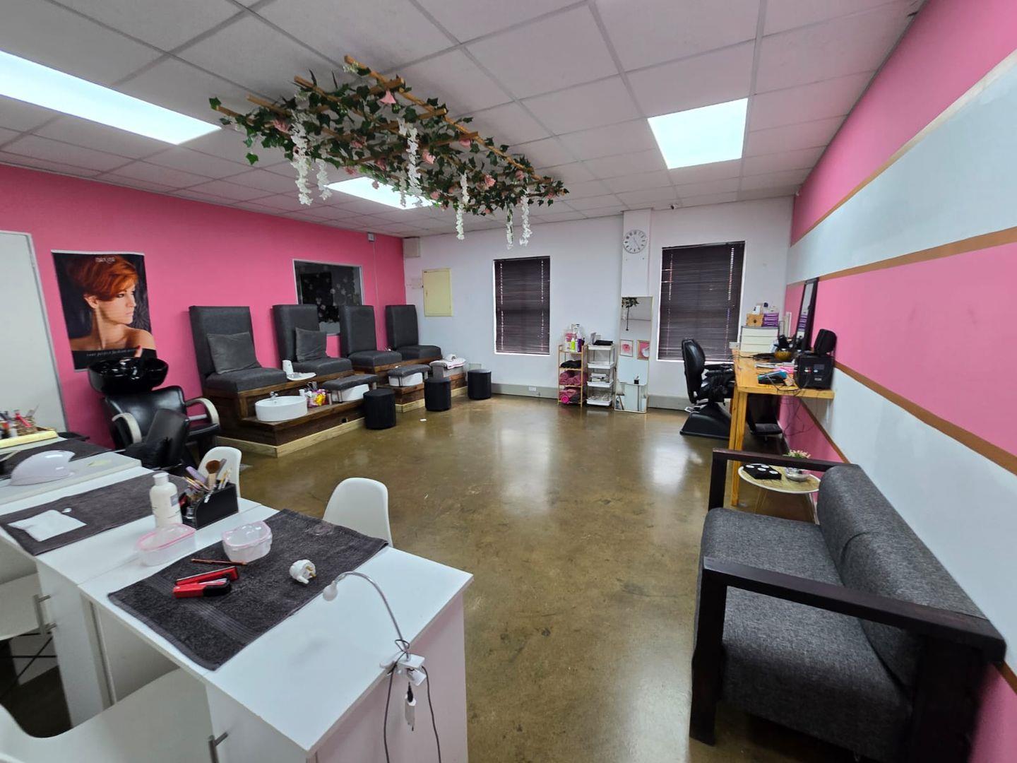 Commercial property to rent in Mount Edgecombe - P24-115783791