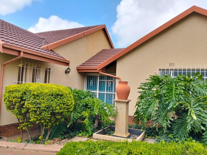 4 Bedroom House for Sale in Kempton Park Ext 5