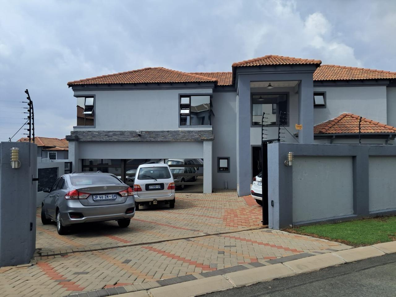 4 Bedroom House for sale in South Crest - Rubicon Village, #sn 7 ...