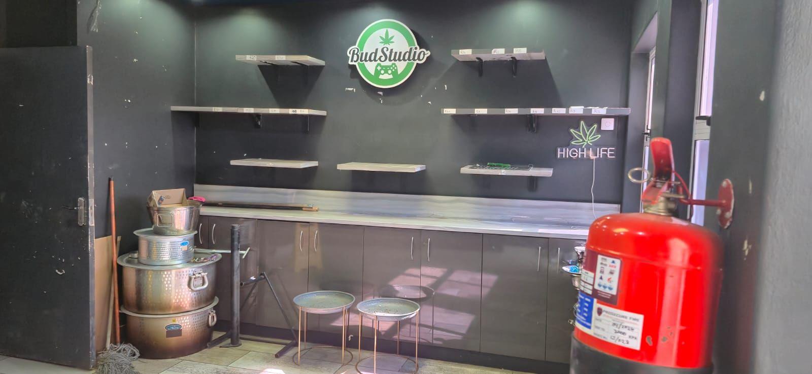 Commercial property to rent in Mount Edgecombe - P24-115806373