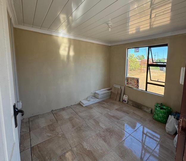 2 Bedroom House for sale in Turflaagte - P24-115821819