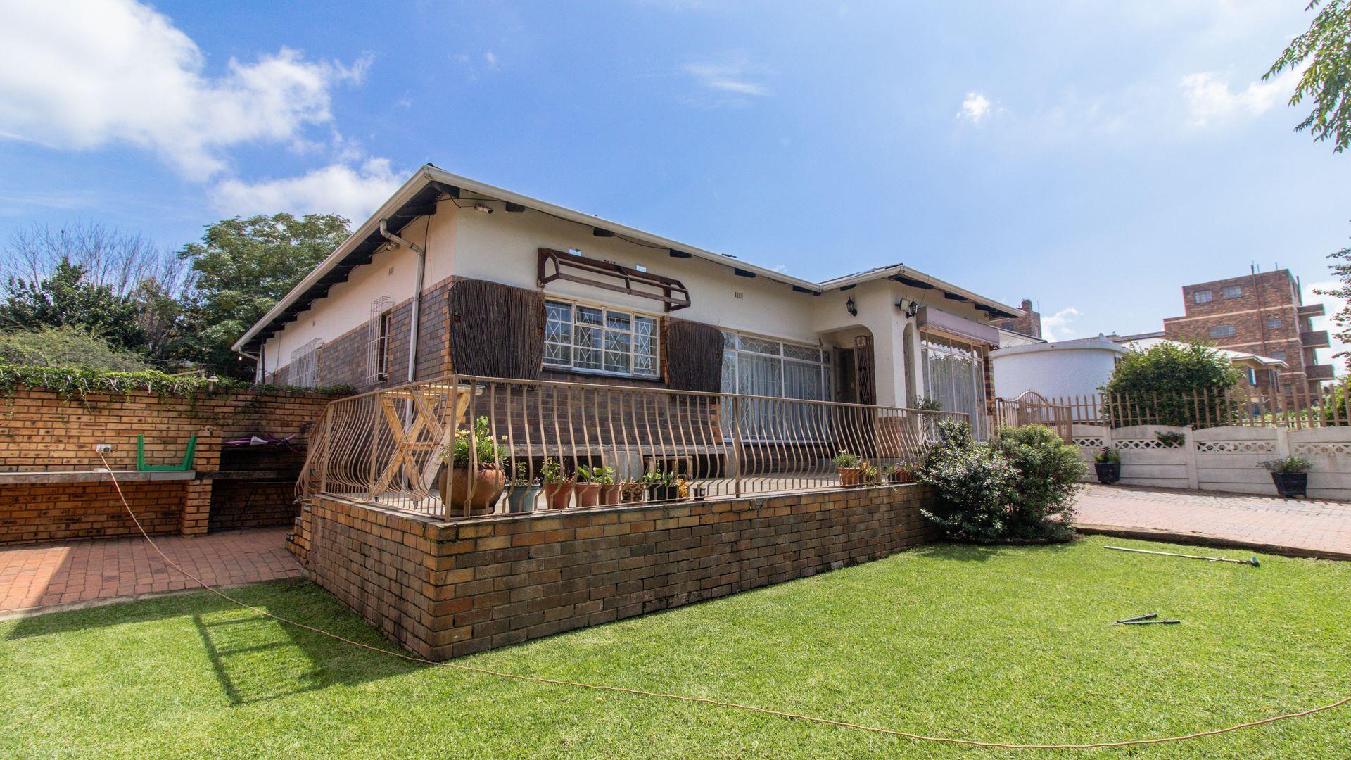 4 Bedroom House for sale in Rosettenville - 555 Gloria Road - P24-115647365