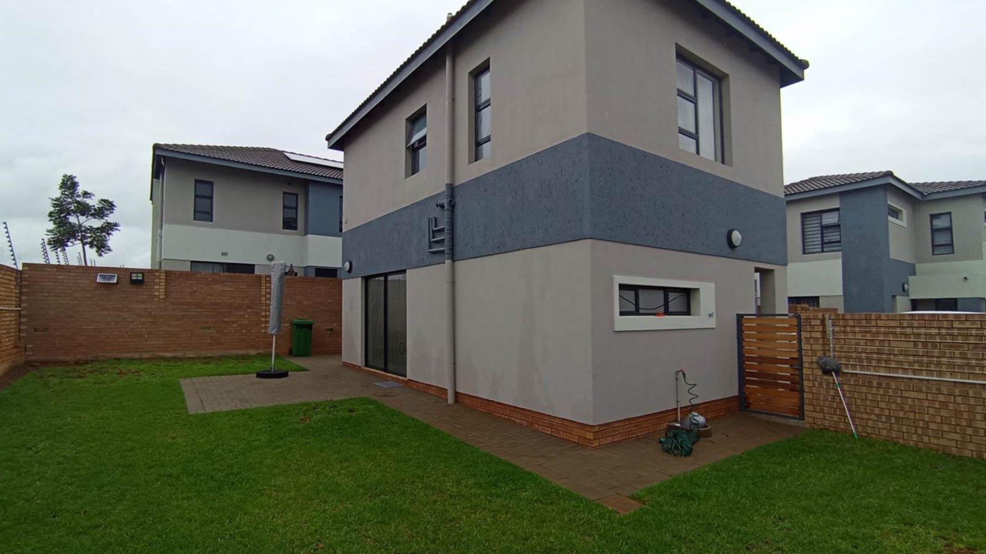 3 Bedroom House for sale in Thatchfield Ridge - P24-115826936