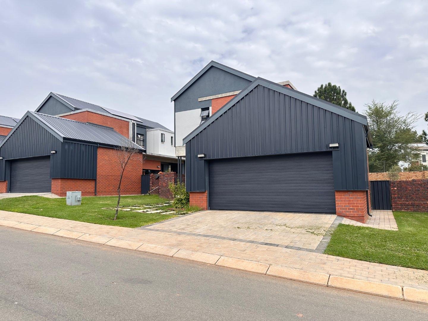 4 Bedroom House for sale in North Riding - P24-115831128