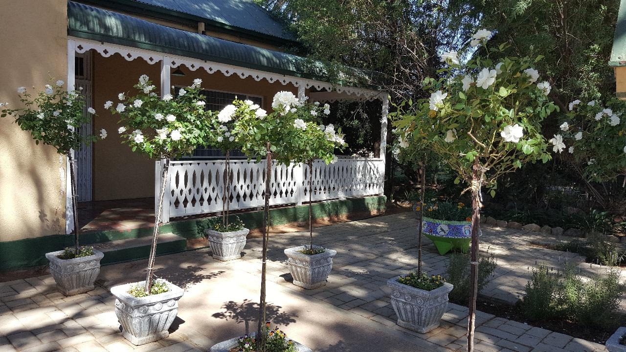 3 Bedroom House for sale in Philippolis - P24-115835713