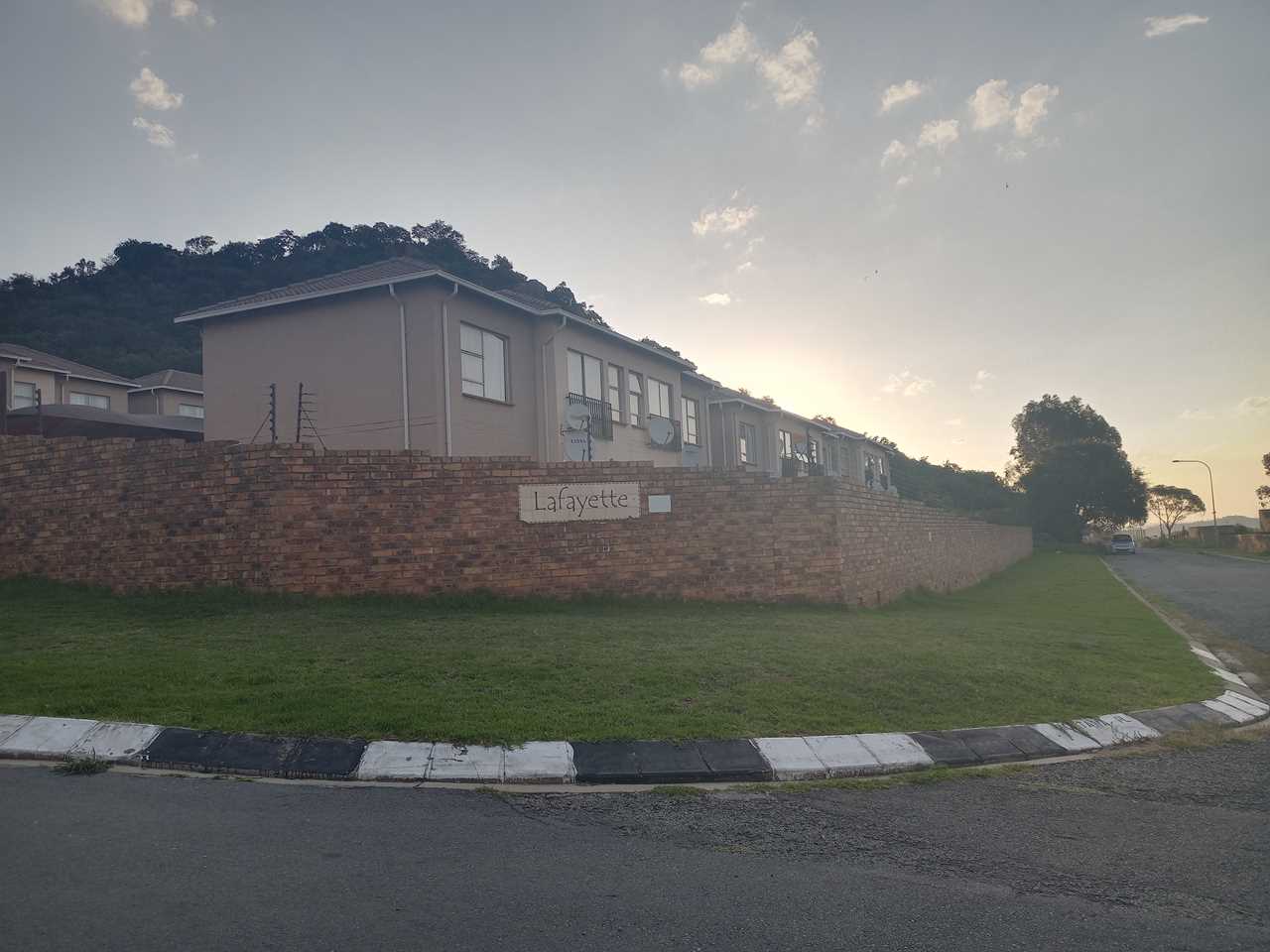 2 Bedroom Townhouse for sale in Naturena - 8 Daphne - P24-115847764