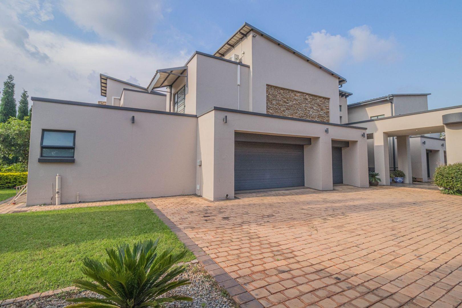7 Bedroom House for sale in Midstream Hill Estate - P24-116187550