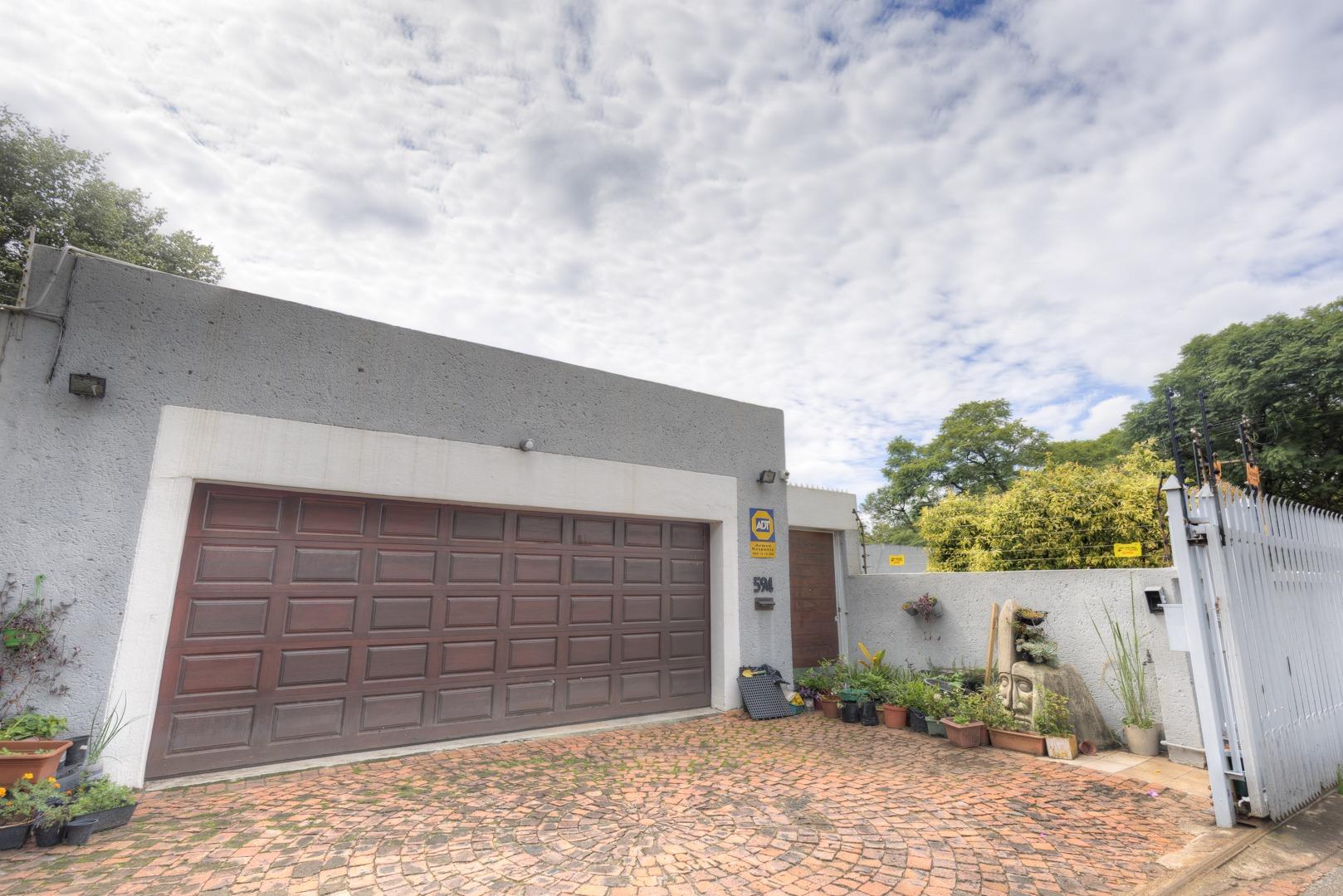 3 Bedroom House for sale in Muckleneuk - P24-115866371