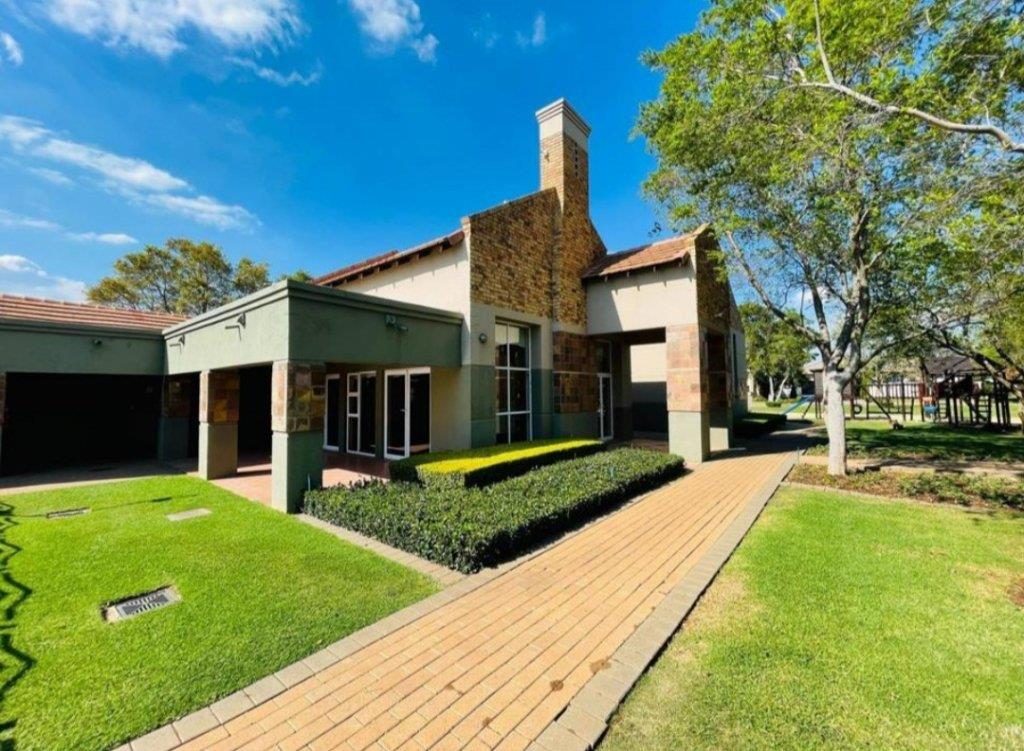 4 Bedroom House to rent in Monavoni - P24-115888953