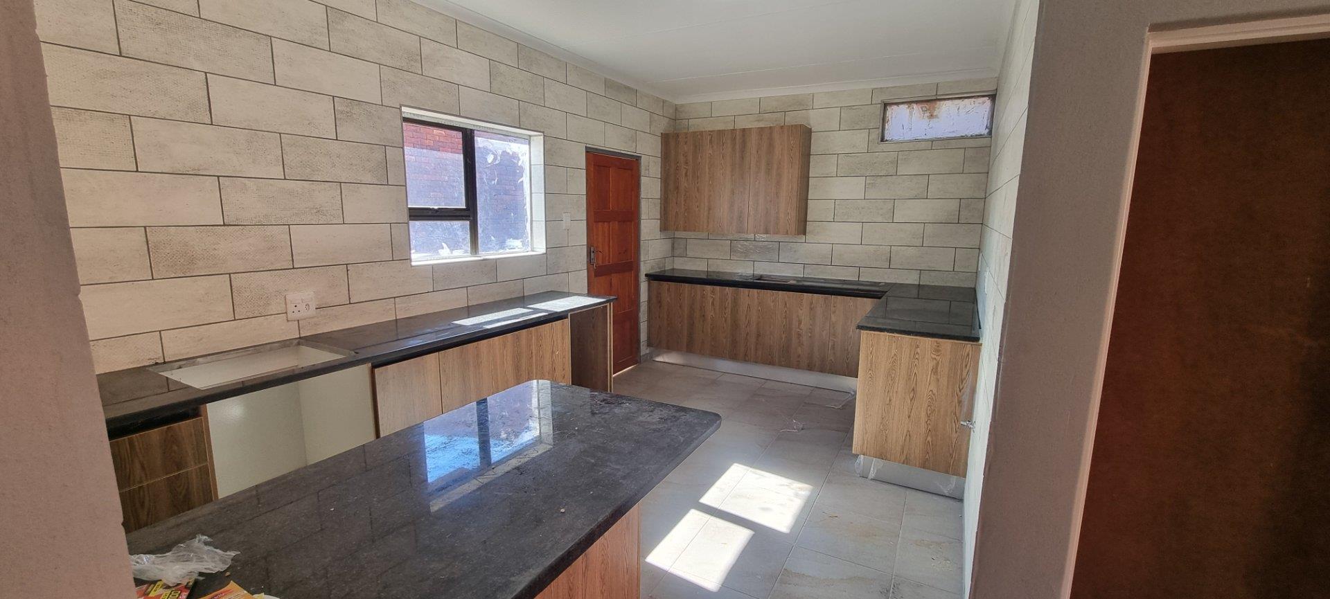 2 Bedroom Townhouse for sale in Bendor - Unit 4 Ankole Village 168 ...