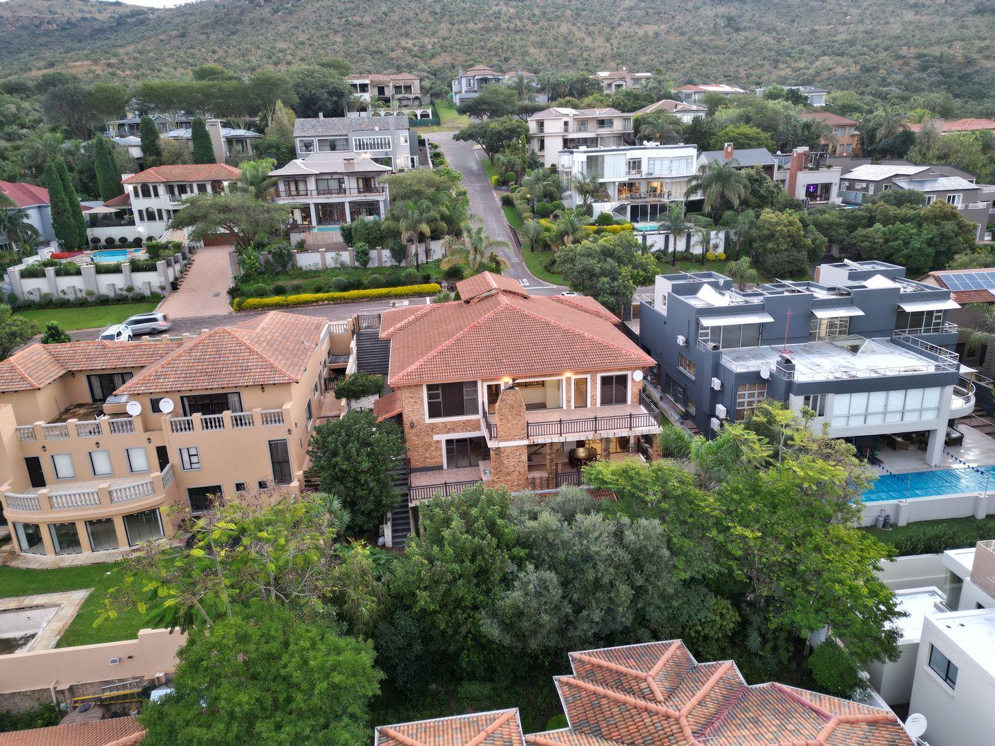 7 Bedroom House for sale in Featherbrooke Estate - P24-115879879