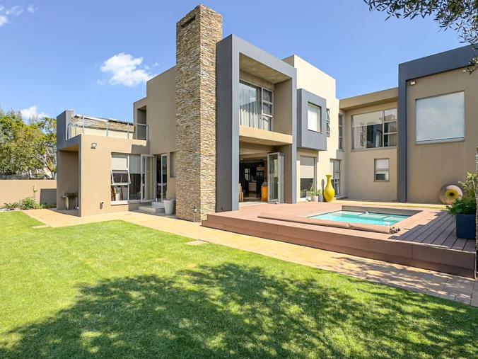 4 Bedroom House for Sale in Midfield Estate