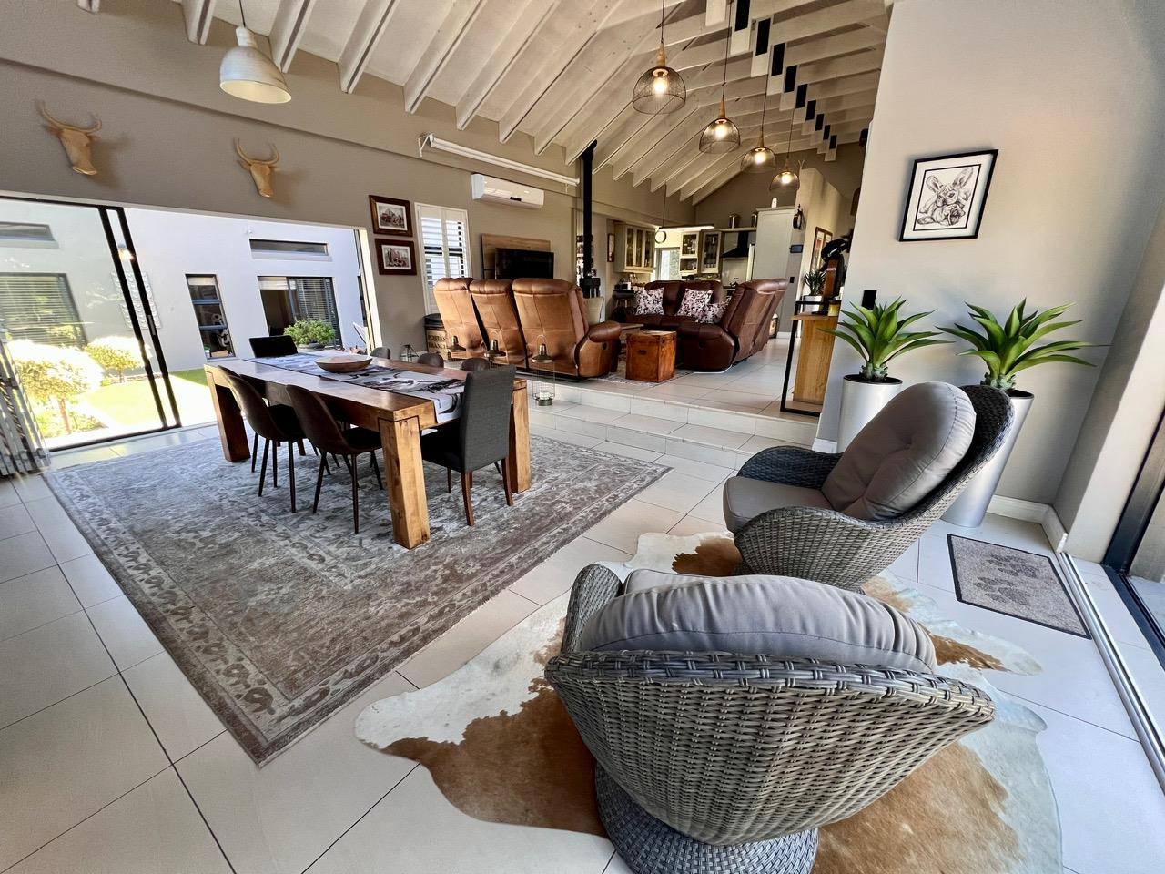 4 Bedroom House for sale in Midstream Ridge Estate - P24-115872216