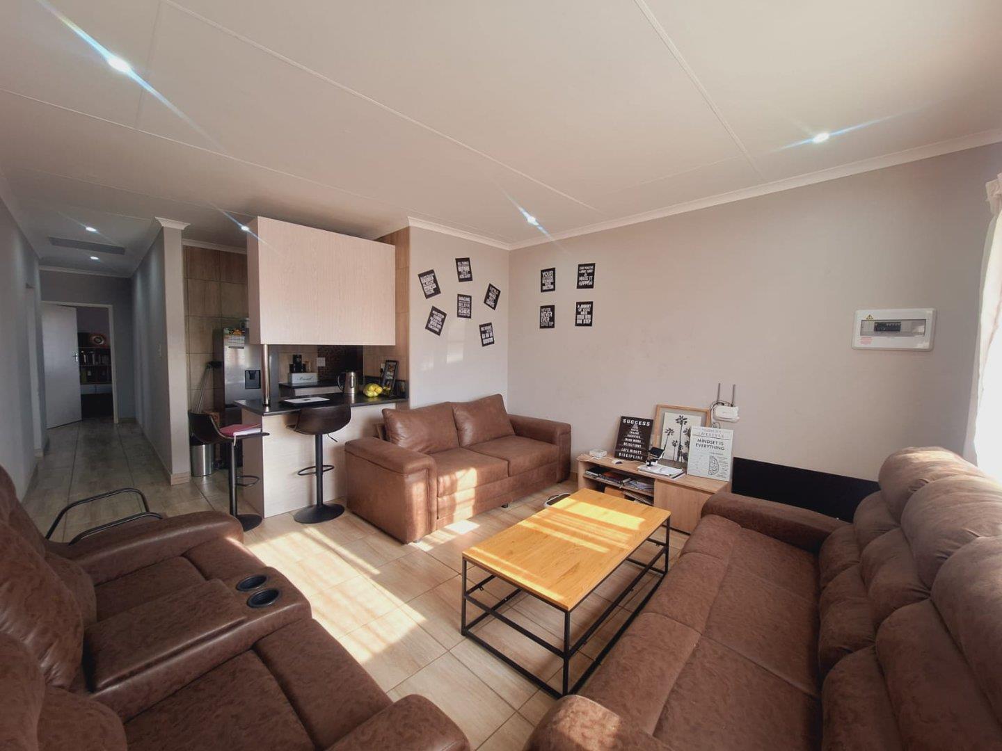 3 Bedroom House for sale in Mogwase - P24-115890239