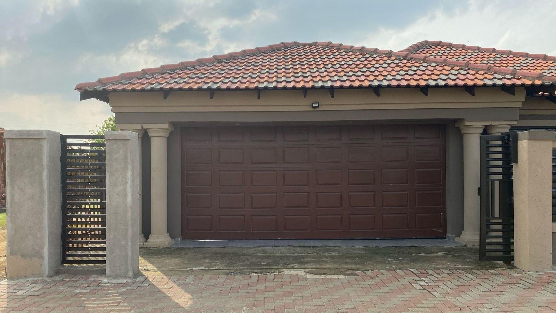 3 Bedroom House for sale in Embalenhle - P24-115899341