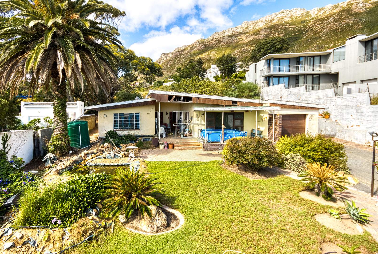 3 Bedroom House for sale in Gordons Bay Village - P24-115916400