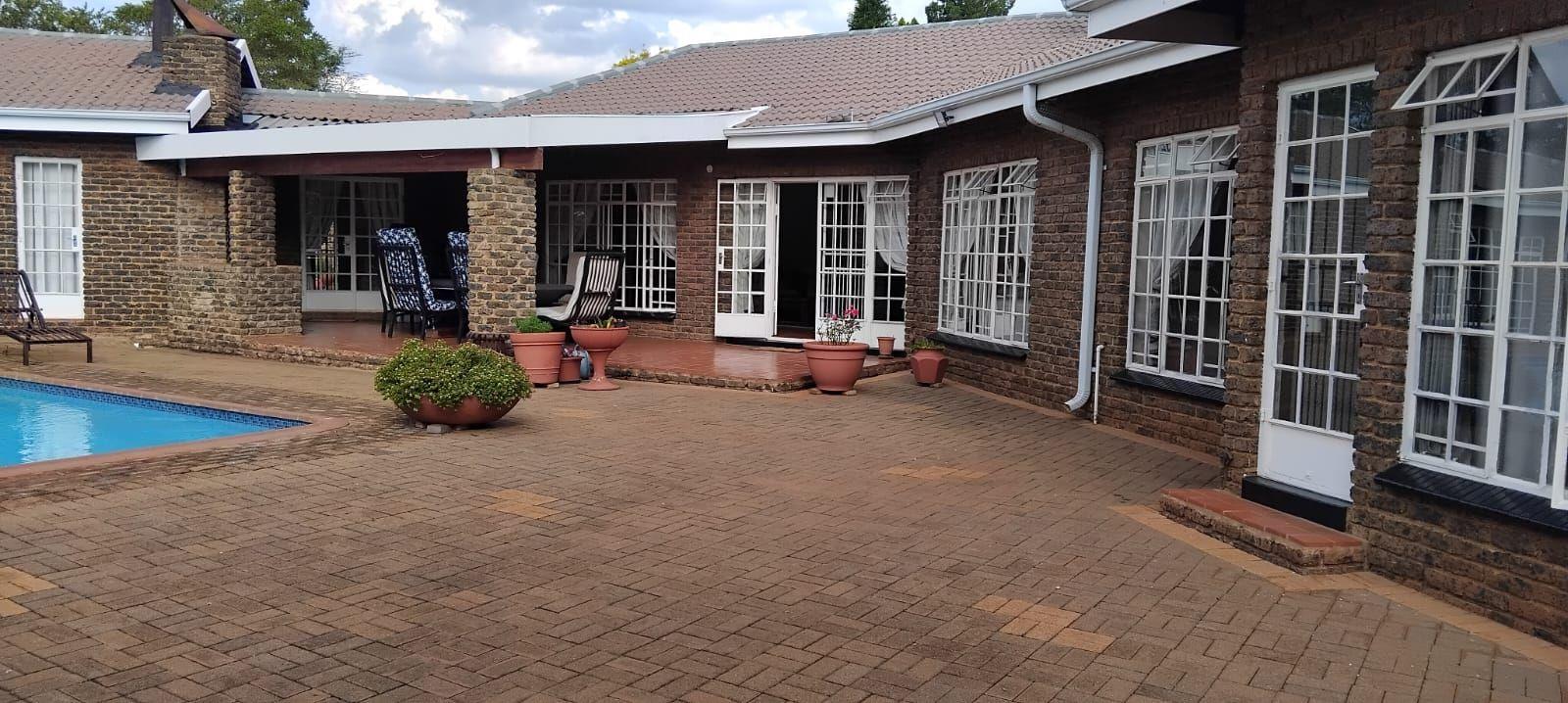 5 Bedroom House for sale in Carletonville Central - P24-115920556